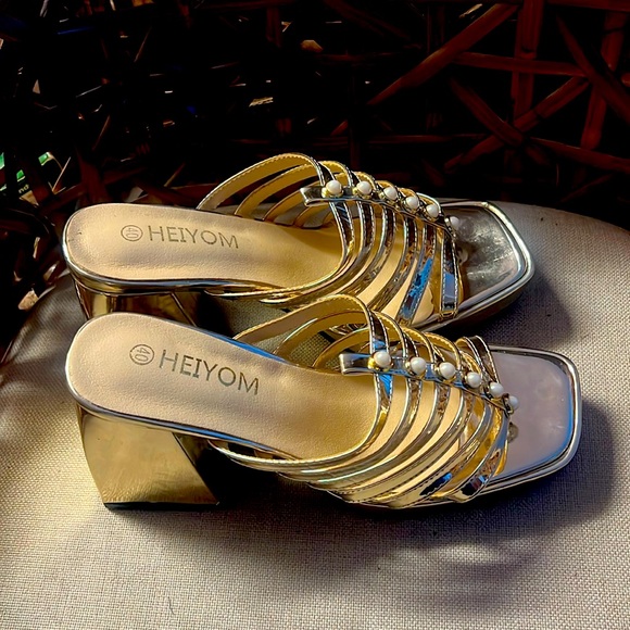 Heiyom | Shoes | Heiyom Womens Gold Chunky Platform Sandals 4 Unique ...